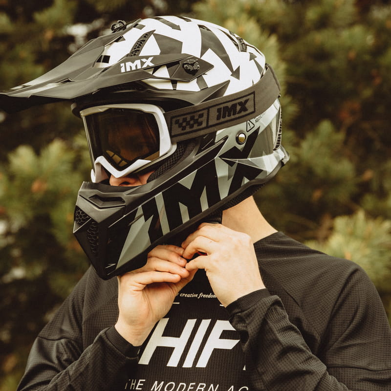 KASK IMX FMX-02 BLACK/WHITE/GREY/METALLIC GREY GLOSS GRAPHIC - Bikestar.pl